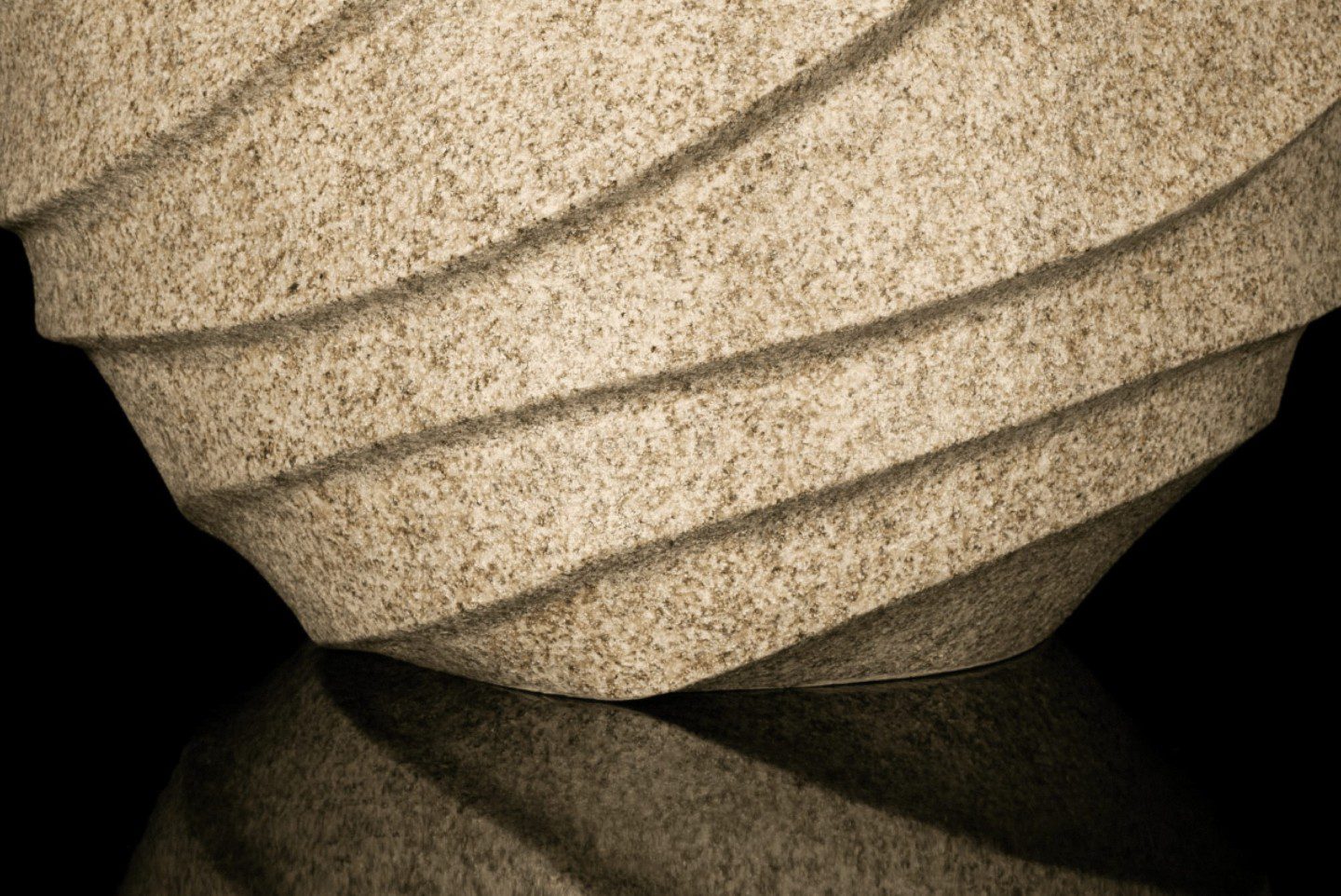 Sculptured Vase by Takayuki Sakiyama - SHIRAKURA GALLERY